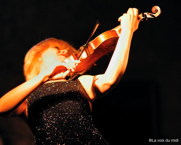 CLARA CERNAT (violonist) Biography